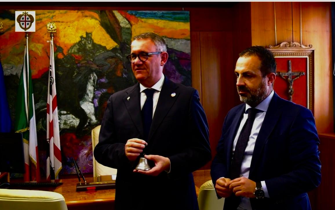 Il passaggio di consegne dal Presidente Pais al Presidente Comandini ...